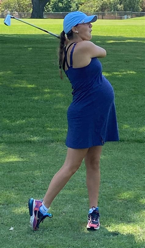 Unwin Plays Through 8 Month Pregnancy To Take 3 Shot Lead Over Horan In Womens Metro