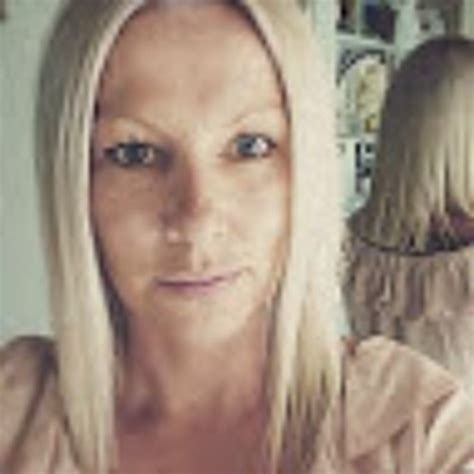 Stream Saskia Feuerhahn Music Listen To Songs Albums Playlists For