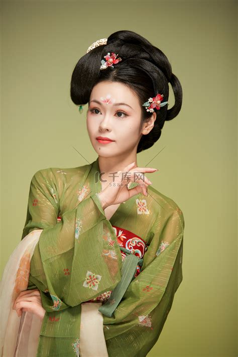 大唐风韵女性古装妆容造型高清摄影大图 千库网