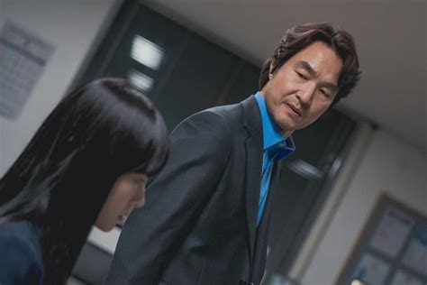 Han Suk Kyu Is A Criminal Profiler Who Suspects His Own Daughter Of