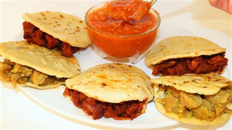 Bocoles Huastecos Rellenos De Chicharron Rojo Y Verde Receta Completa