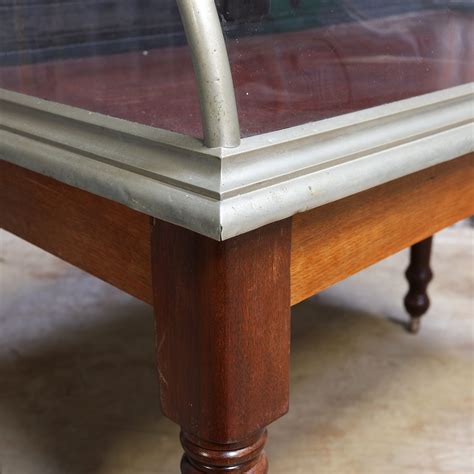 Antique American Showcase Bulls Eye